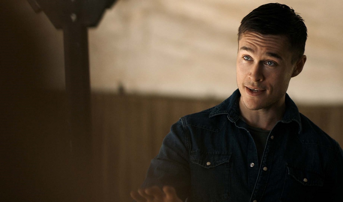Sneak Peek of Fear the Walking Dead Episode 3 -- A Tense Town Hall ...